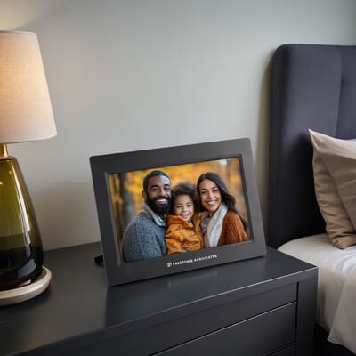 Pixi 10.1" Wifi Digital Photo Frame - Custom Digital Frame | Crestline